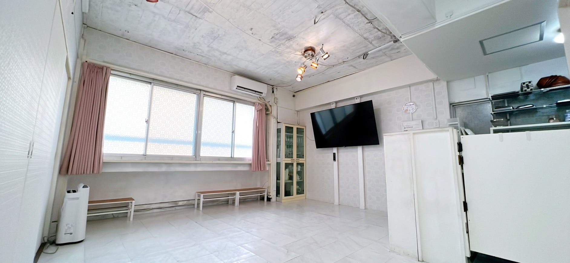 ⭐️65型のモニター（無料）⭐️ミーティングや打ち合わせに嬉しいコーヒー飲み放題の写真2