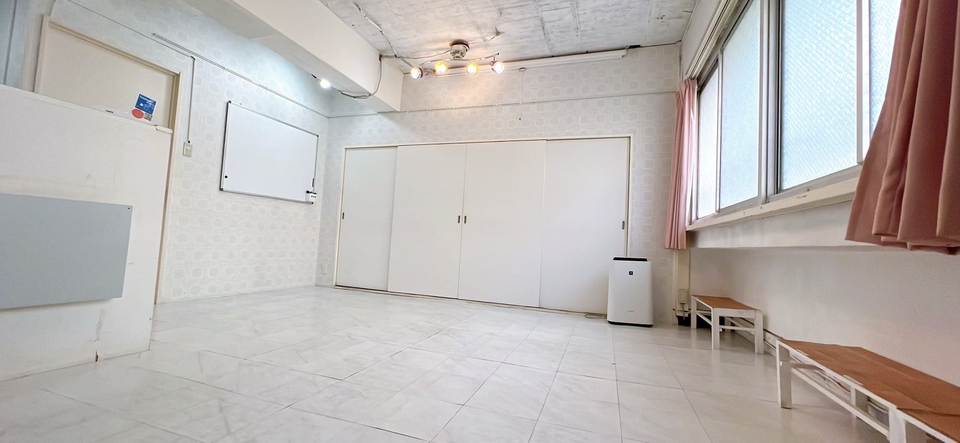 ⭐️65型のモニター（無料）⭐️ミーティングや打ち合わせに嬉しいコーヒー飲み放題の写真3