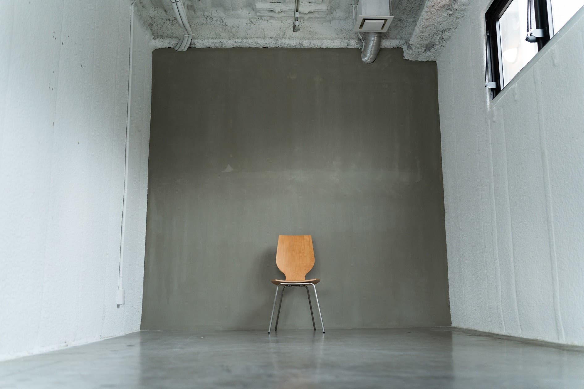 大阪市西区堀江・自然光・ウッド壁、木壁、モルタルグレー壁の撮影スタジオの写真7