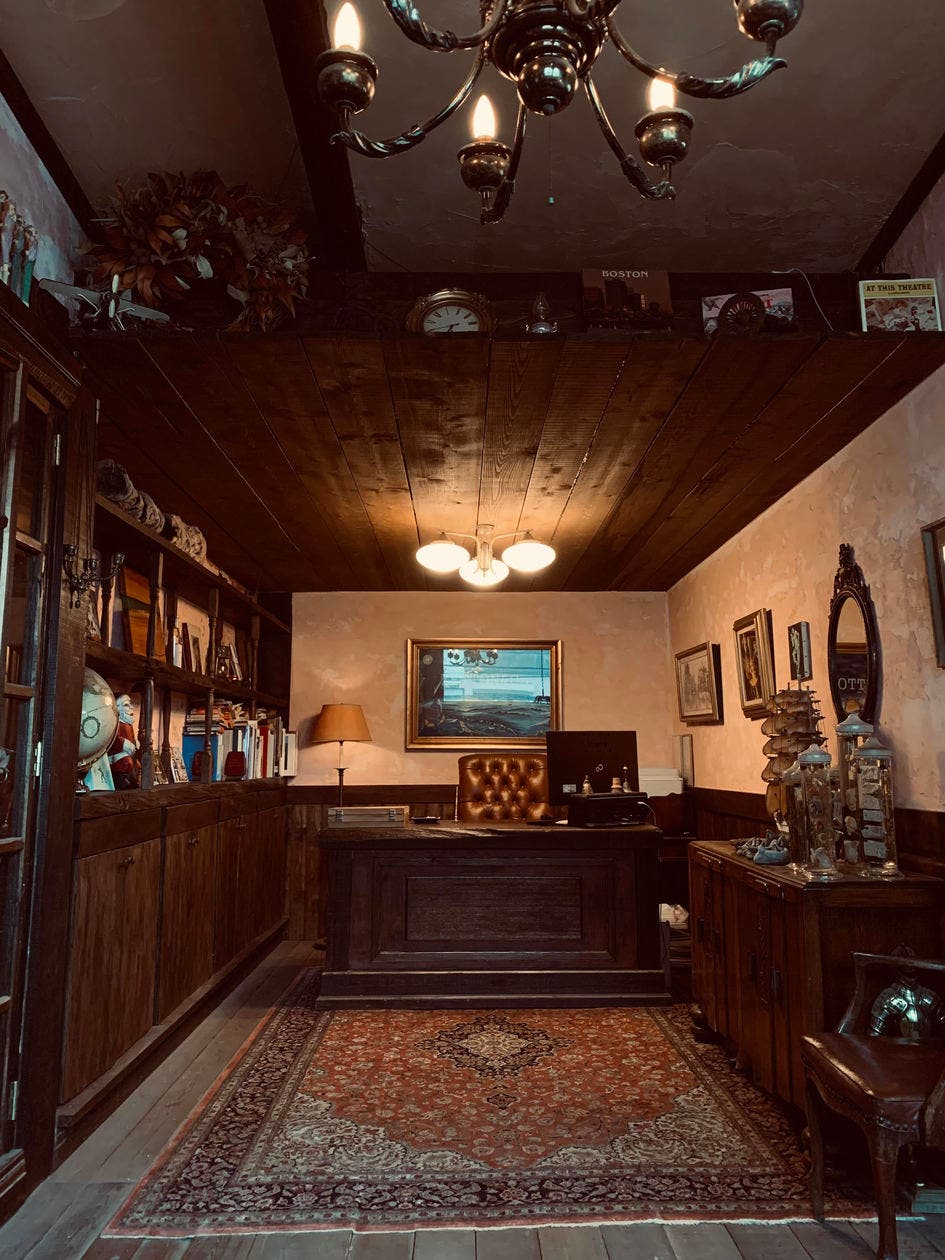 古材 アンティーク　レトロ　木　噴水　無垢材　レンガ　シャンデリア　雑貨の写真6