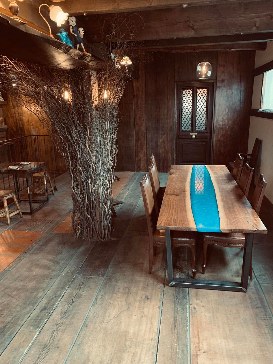 古材 アンティーク　レトロ　木　噴水　無垢材　レンガ　シャンデリア　雑貨の写真9