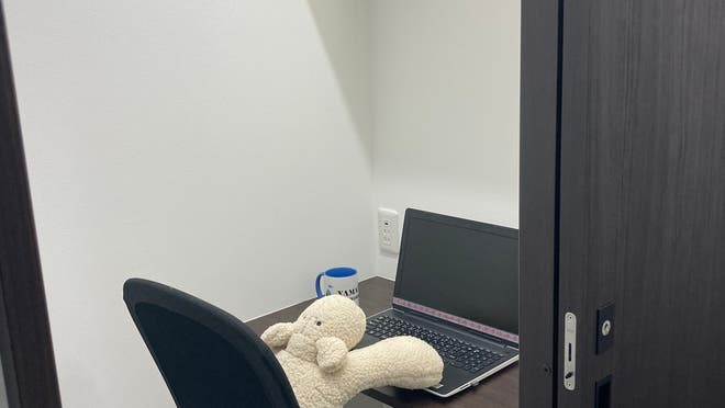 【パーソナルブースA】JR奈良駅から徒歩4分の高速Wi-Fi完備の1時間から利用できる1人専用ブースです。の写真1