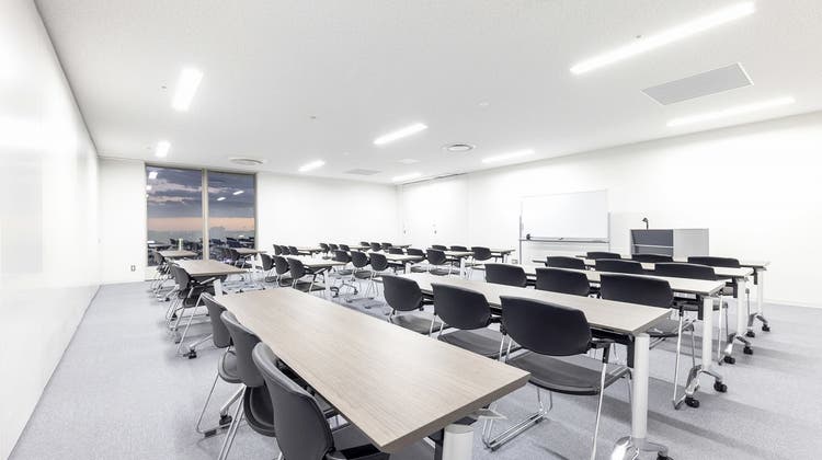 【水戸駅直結徒歩1分】最大45名✨会議室③(窓あり)セミナー/研修/講演会/WEB会議/複数面接/レッスンなど◎の写真1