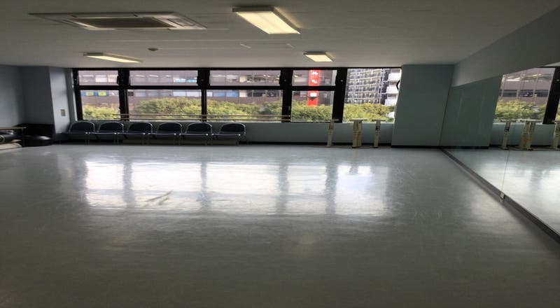 JR根岸駅徒歩1分。バレエ、フラダンス。ヒップホップ。フラメンコ等対応