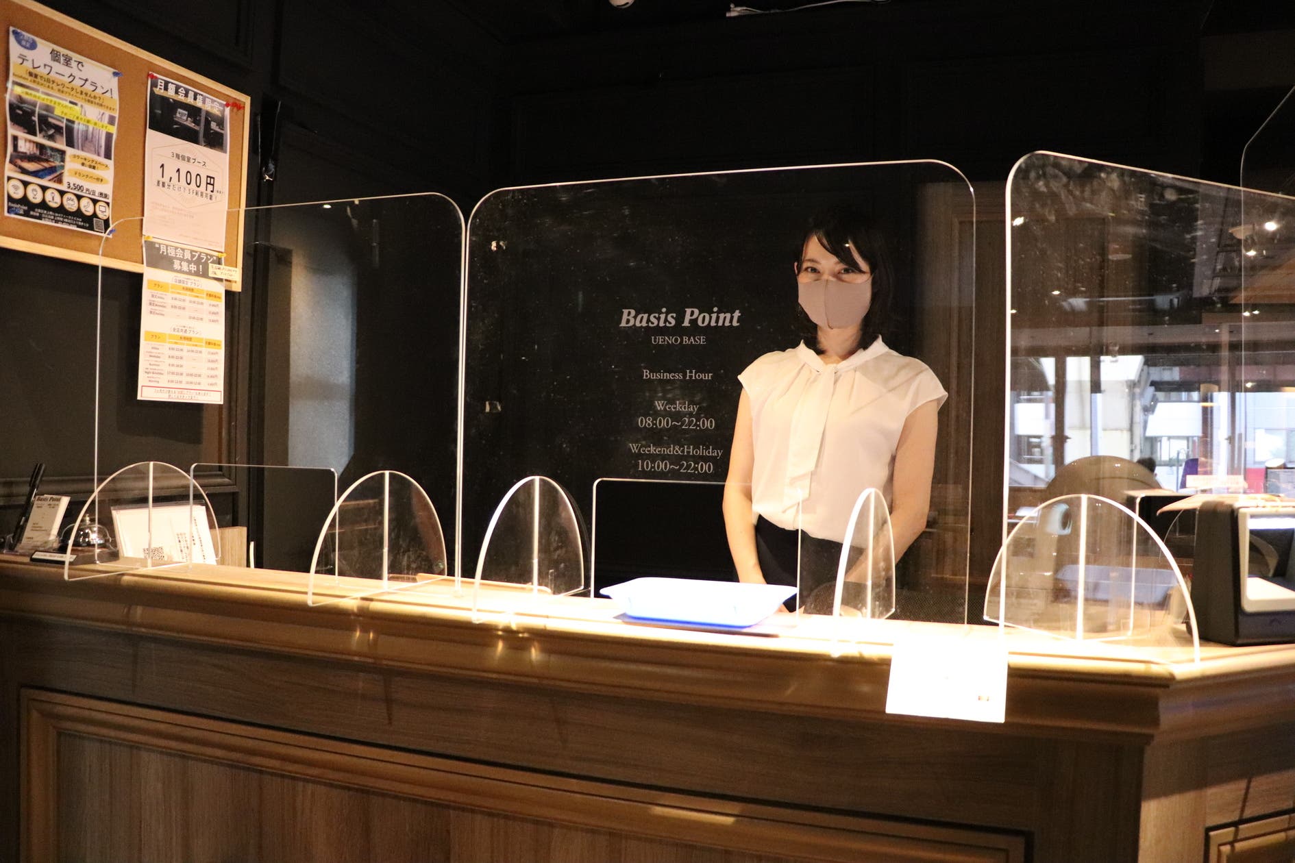 【10名会議室RoomB】新橋駅徒歩1分！/モニター/Wi-Fi/充電器/テレワークやWeb会議に最適の写真9