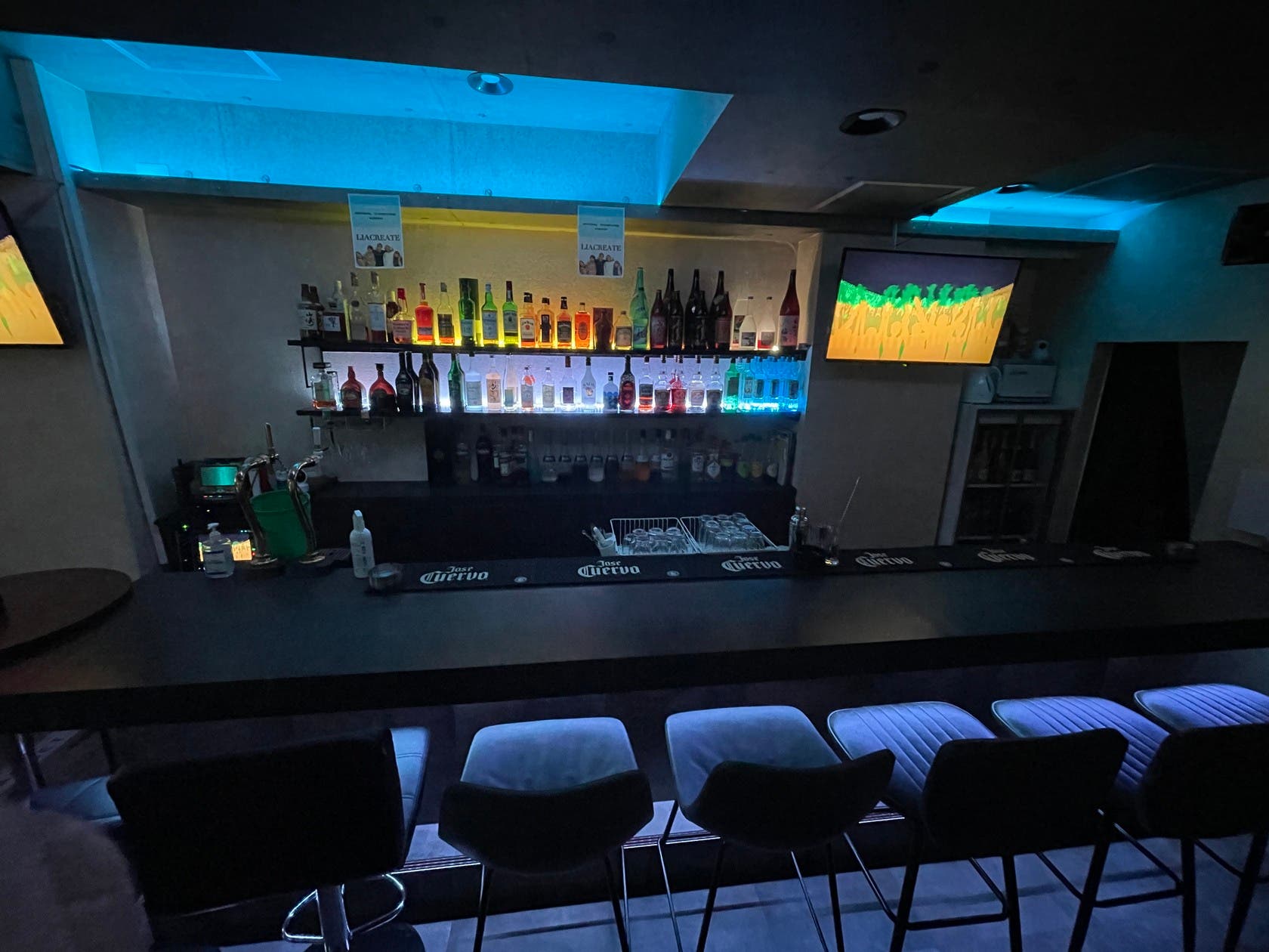 G【15名前後】梅田駅近/カラオケ・ダーツ無料/ネオンのオシャレ空間の写真5