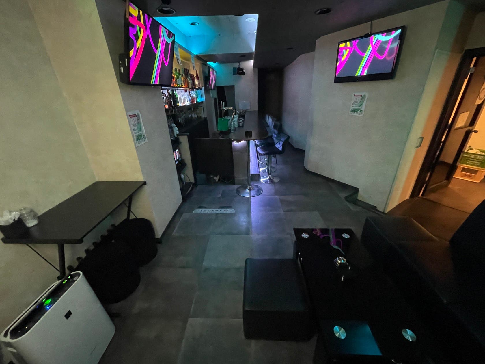 G【15名前後】梅田駅近/カラオケ・ダーツ無料/ネオンのオシャレ空間の写真6