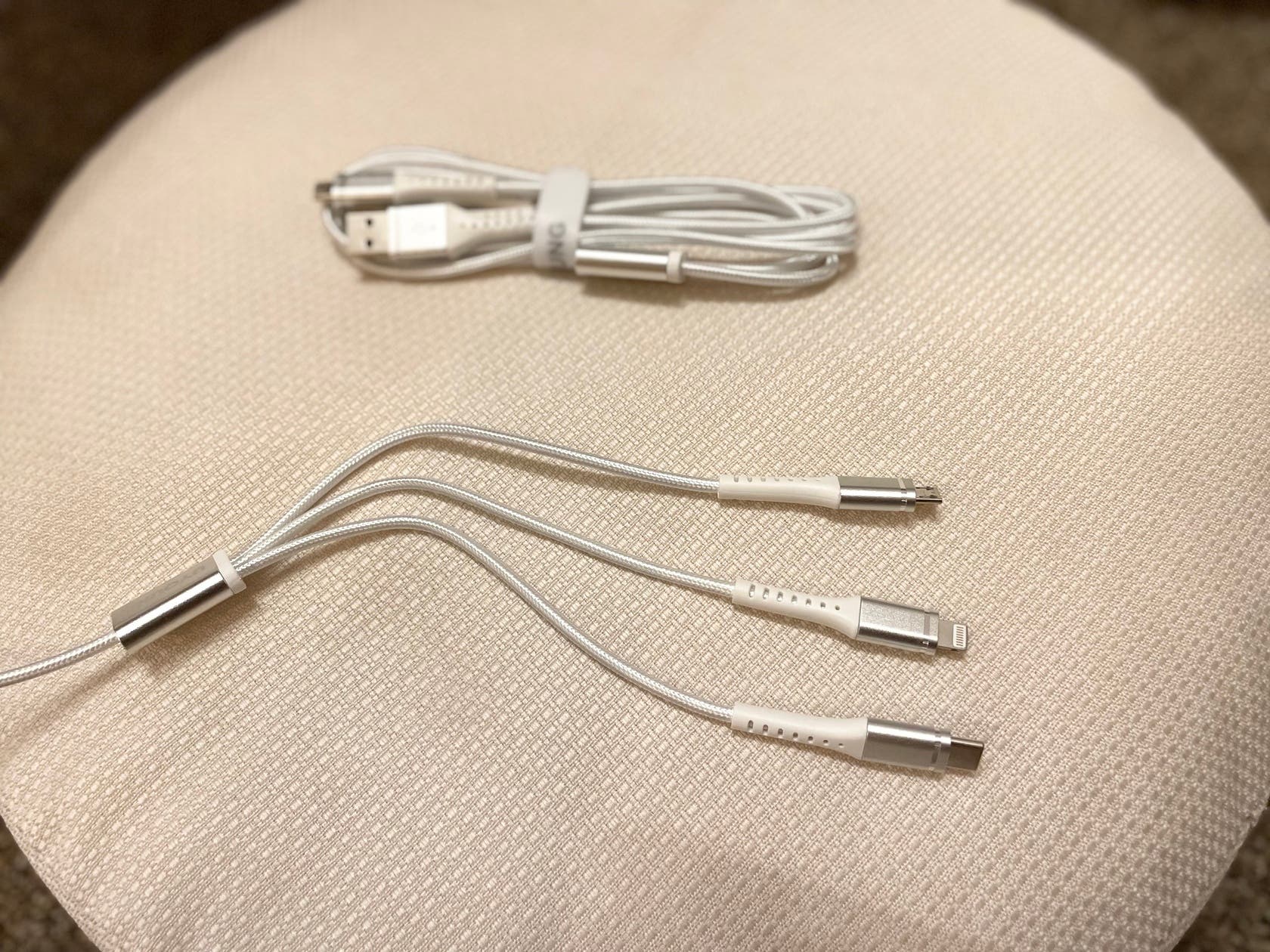 <無料> 3in1 充電ケーブルの画像1