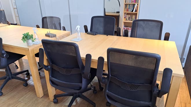 【全席WEB会議可能】【ドリップコーヒー無料】【当日利用OK】早稲田大学正門から徒歩1分の自然光で明るいコワーキングスペースの写真4