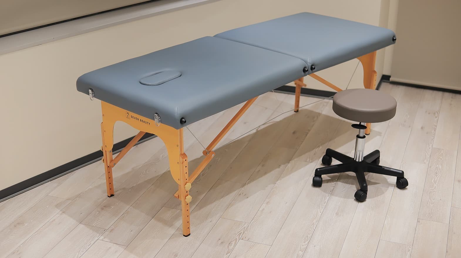 施術ベッドの画像1