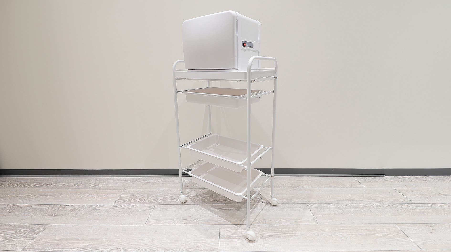 施術用ワゴンの画像1