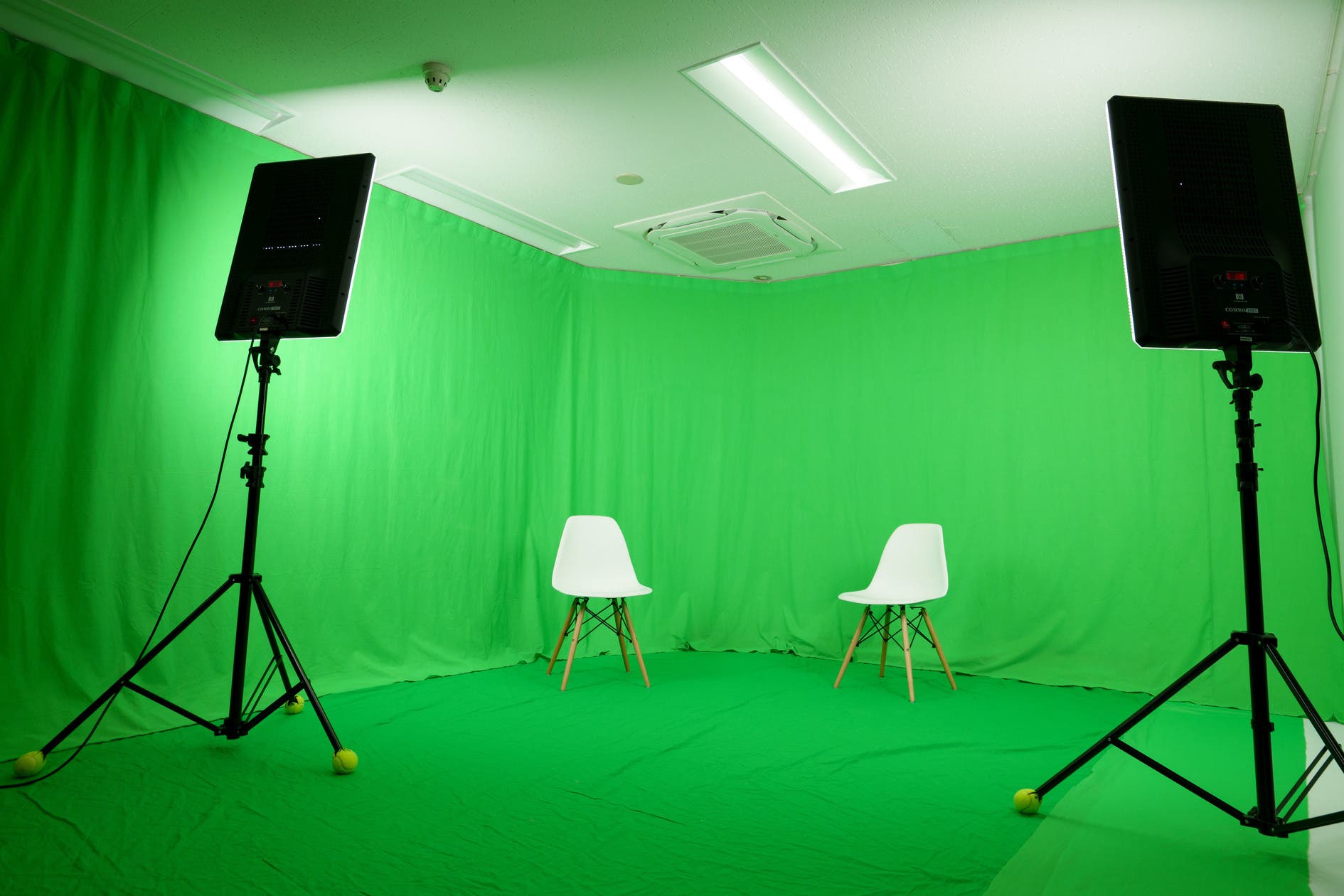 【博多駅】より700ｍ(徒歩8分)の好立地にあるR白ホリスタジオLOOP HAKATAです。の写真4