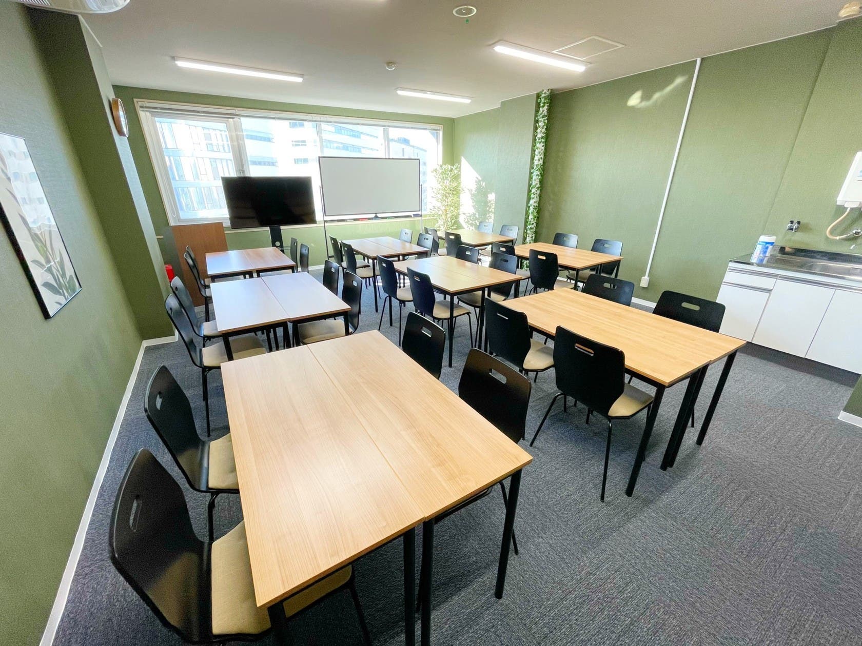 【静岡駅徒歩5分・34名着席可・無料WiFiあり】貸し会議室UNIELL 静岡駅北口 研修 講演 セミナー  ヨガの写真14