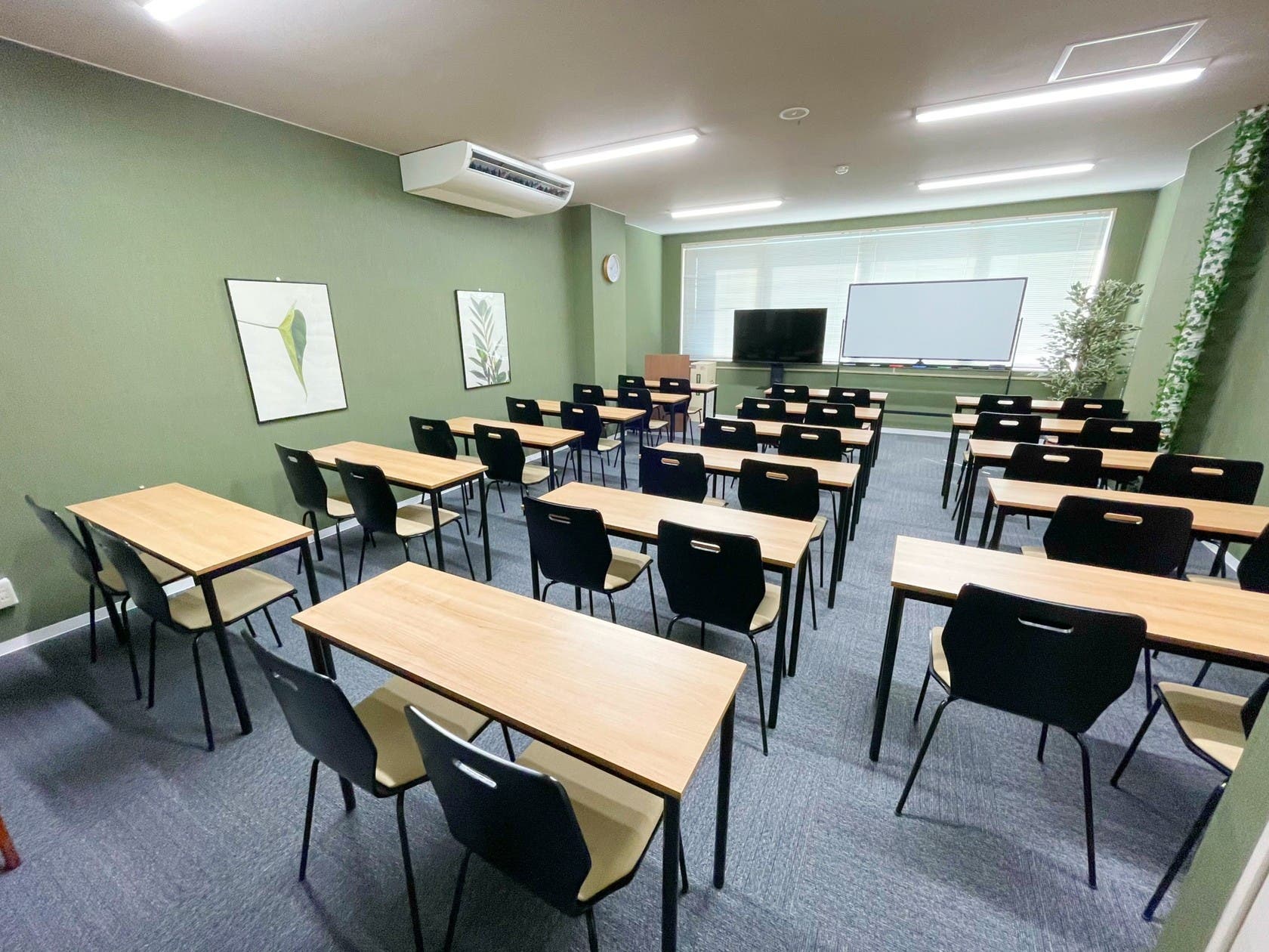 【静岡駅徒歩5分・34名着席可・無料WiFiあり】貸し会議室UNIELL 静岡駅北口 研修 講演 セミナー  ヨガの写真5