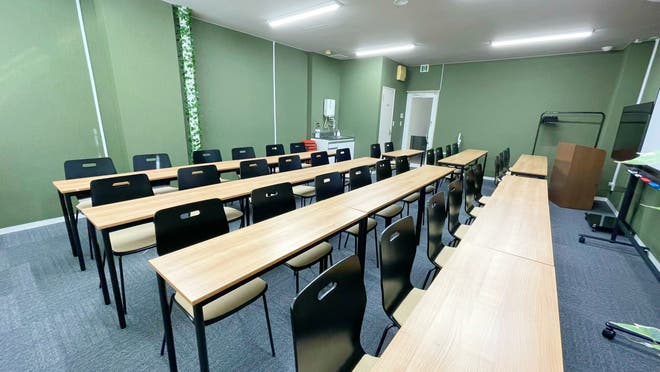 【静岡駅徒歩5分・34名着席可・無料WiFiあり】貸し会議室UNIELL 静岡駅北口 研修 講演 セミナー ヨガの写真8