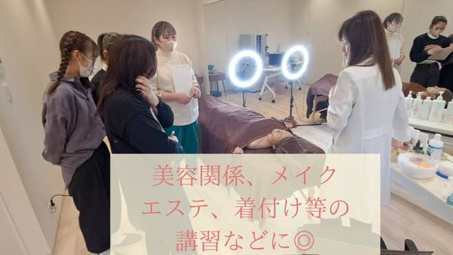 前日予約OK! 観光通電停から徒歩2分、 近隣にコンビニ、飲食店もあり利便性は抜群。大きな鏡、フリードリンクバーも完備の写真2