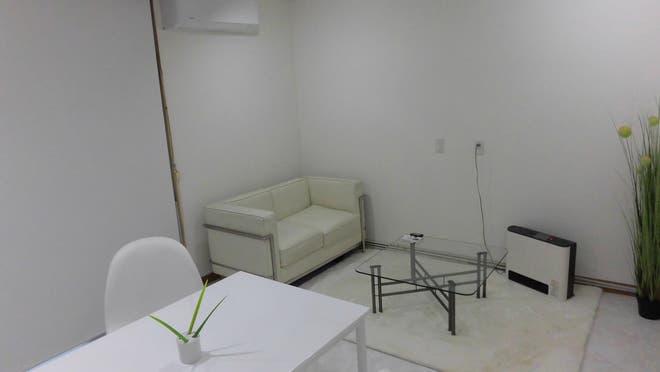 あらゆる用途に..セルフ写真館にも。白基調のお部屋 ※無料駐車場付きの写真2
