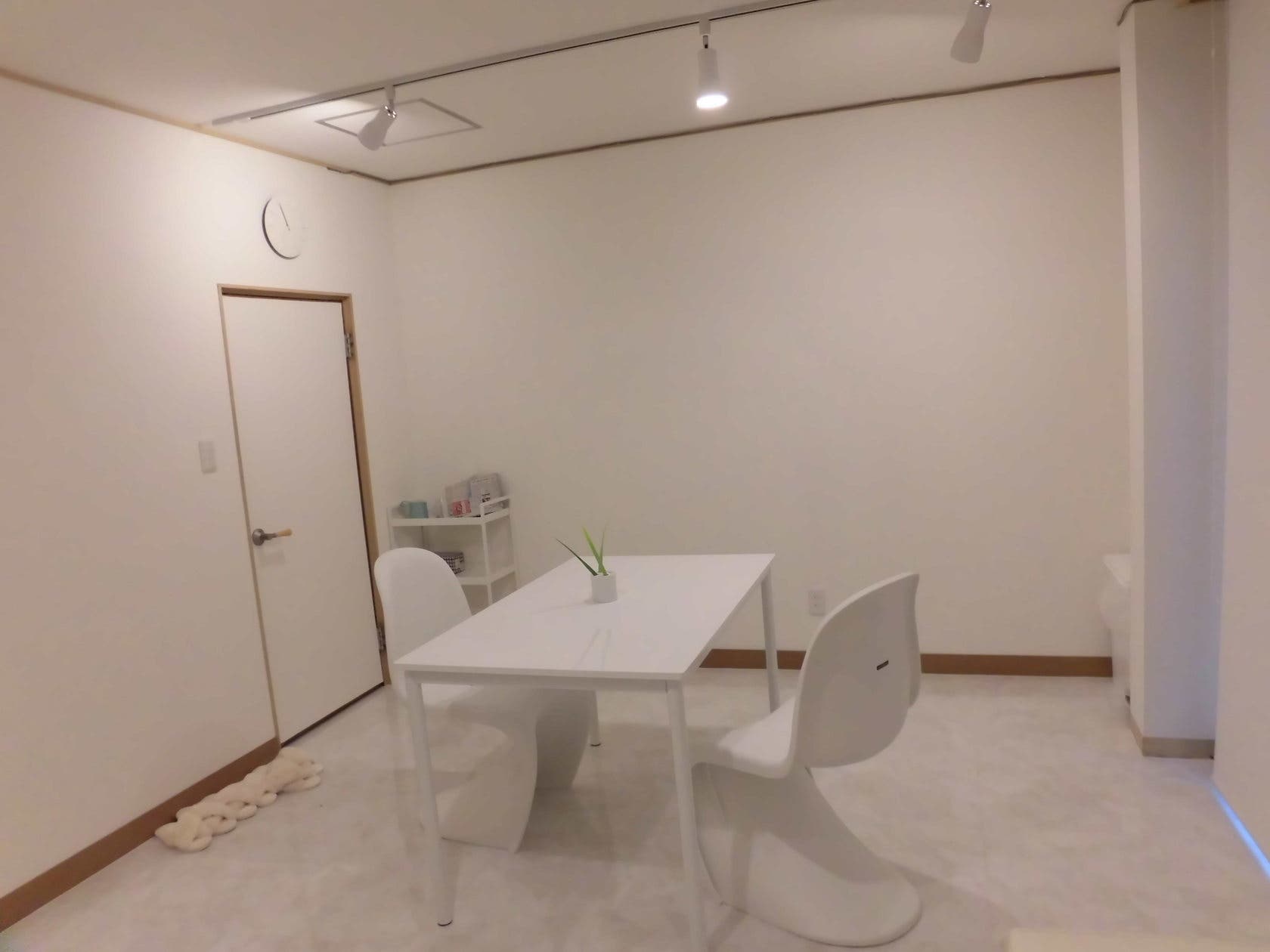 あらゆる用途に．．セルフ写真館にも。白基調のお部屋　※無料駐車場付きの写真5