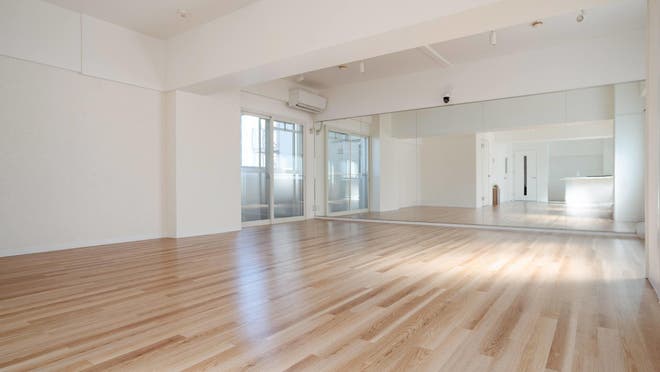 当日予約で10%おトク✨天神駅8分|ダンス・ヨガ・撮影にピッタリ!広くて清潔感のあるレンタルスタジオの写真1