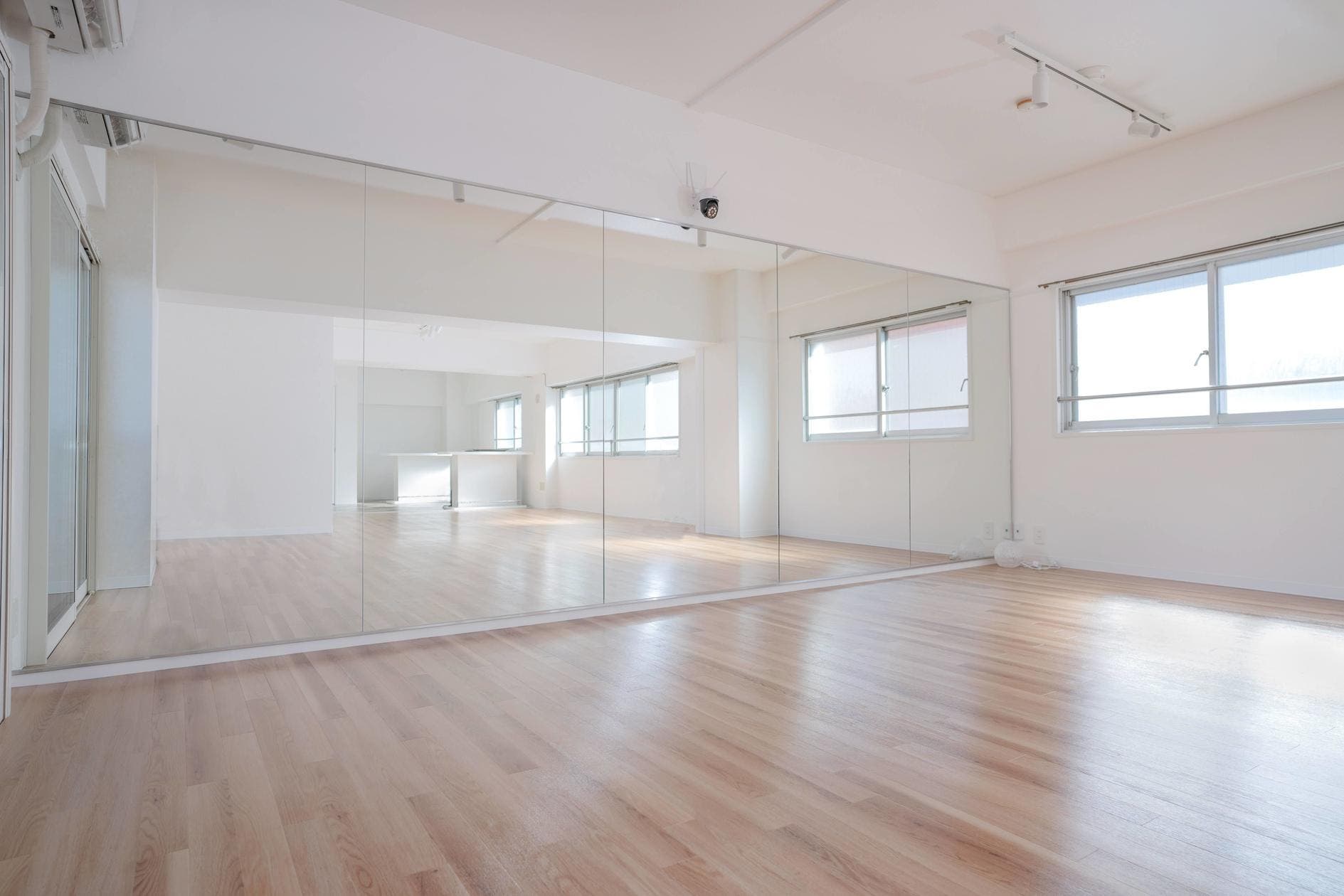 当日予約で10%おトク✨天神駅8分｜ダンス・ヨガ・撮影にピッタリ！広くて清潔感のあるレンタルスタジオの写真4