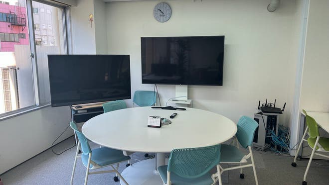 【八丁堀・茅場町】事前見学OK!前日搬入OK!セミナーやハッカソン、イベントで利用できる東京駅から徒歩15分の会議室の写真3