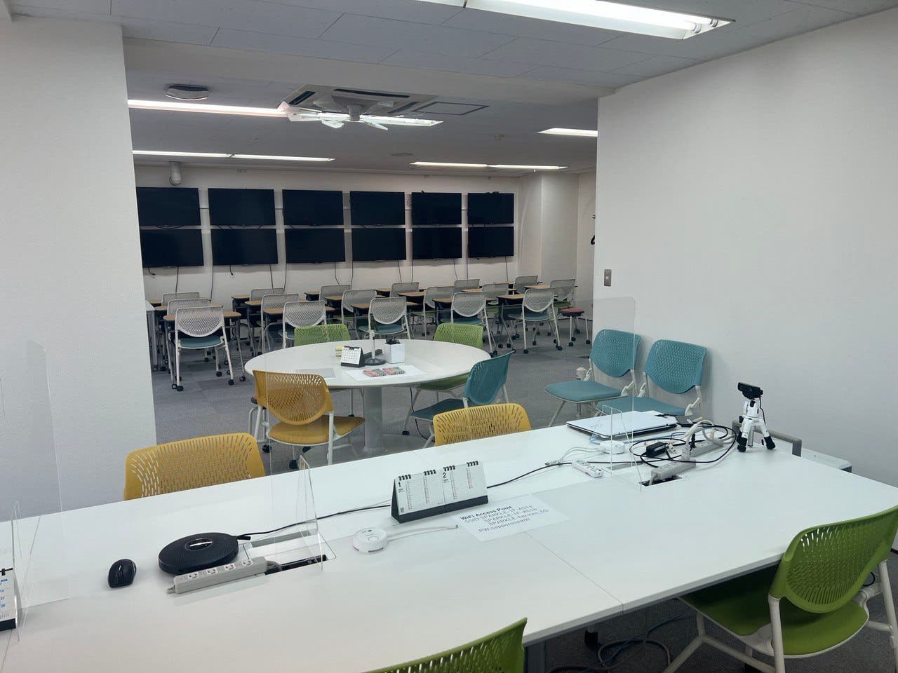 【八丁堀・茅場町】事前見学OK!前日搬入OK！セミナーやハッカソン、イベントで利用できる東京駅から徒歩15分の会議室の写真6