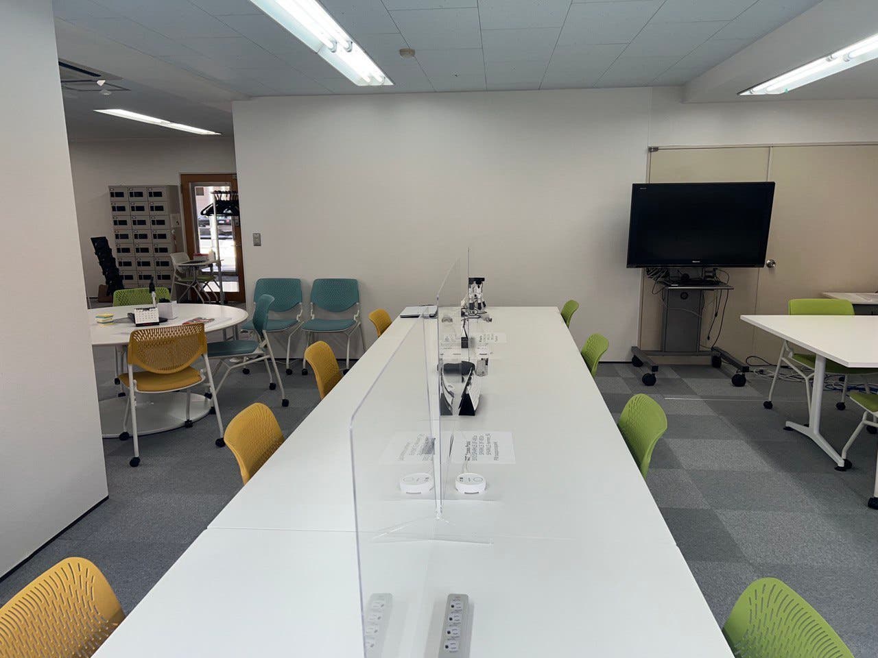 【八丁堀・茅場町】事前見学OK!前日搬入OK！セミナーやハッカソン、イベントで利用できる東京駅から徒歩15分の会議室の写真2