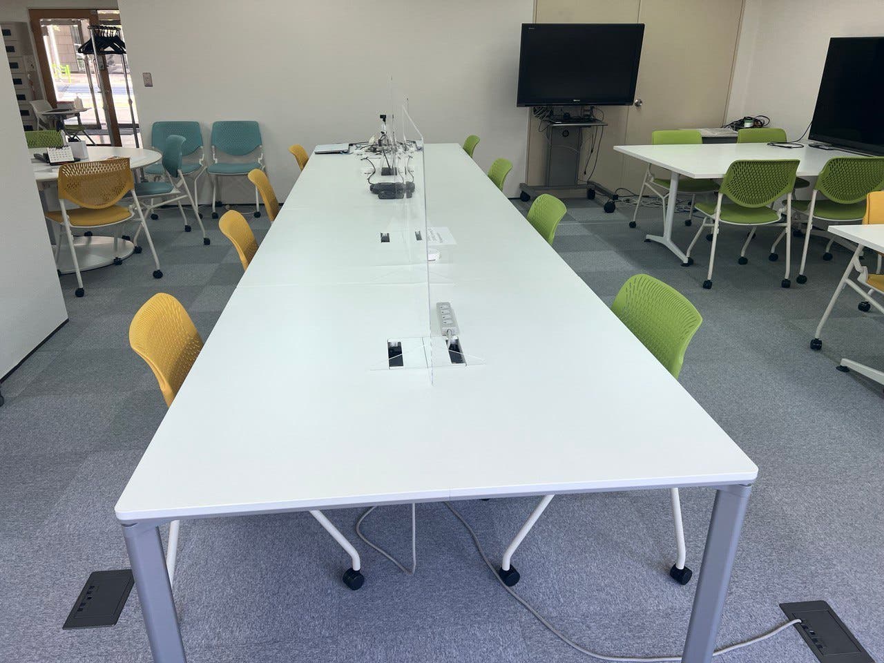 【八丁堀・茅場町】事前見学OK!前日搬入OK！セミナーやハッカソン、イベントで利用できる東京駅から徒歩15分の会議室の写真7