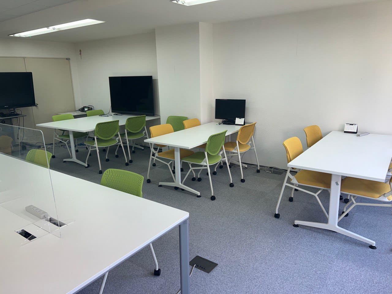 【八丁堀・茅場町】事前見学OK!前日搬入OK！セミナーやハッカソン、イベントで利用できる東京駅から徒歩15分の会議室の写真4