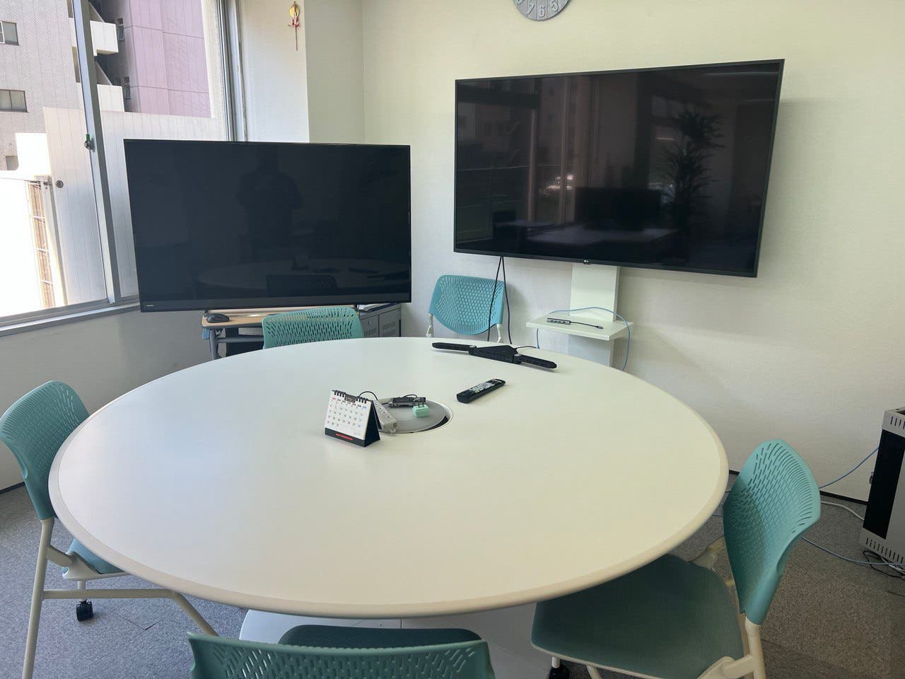 【八丁堀・茅場町】事前見学OK!前日搬入OK！セミナーやハッカソン、イベントで利用できる東京駅から徒歩15分の会議室の写真9