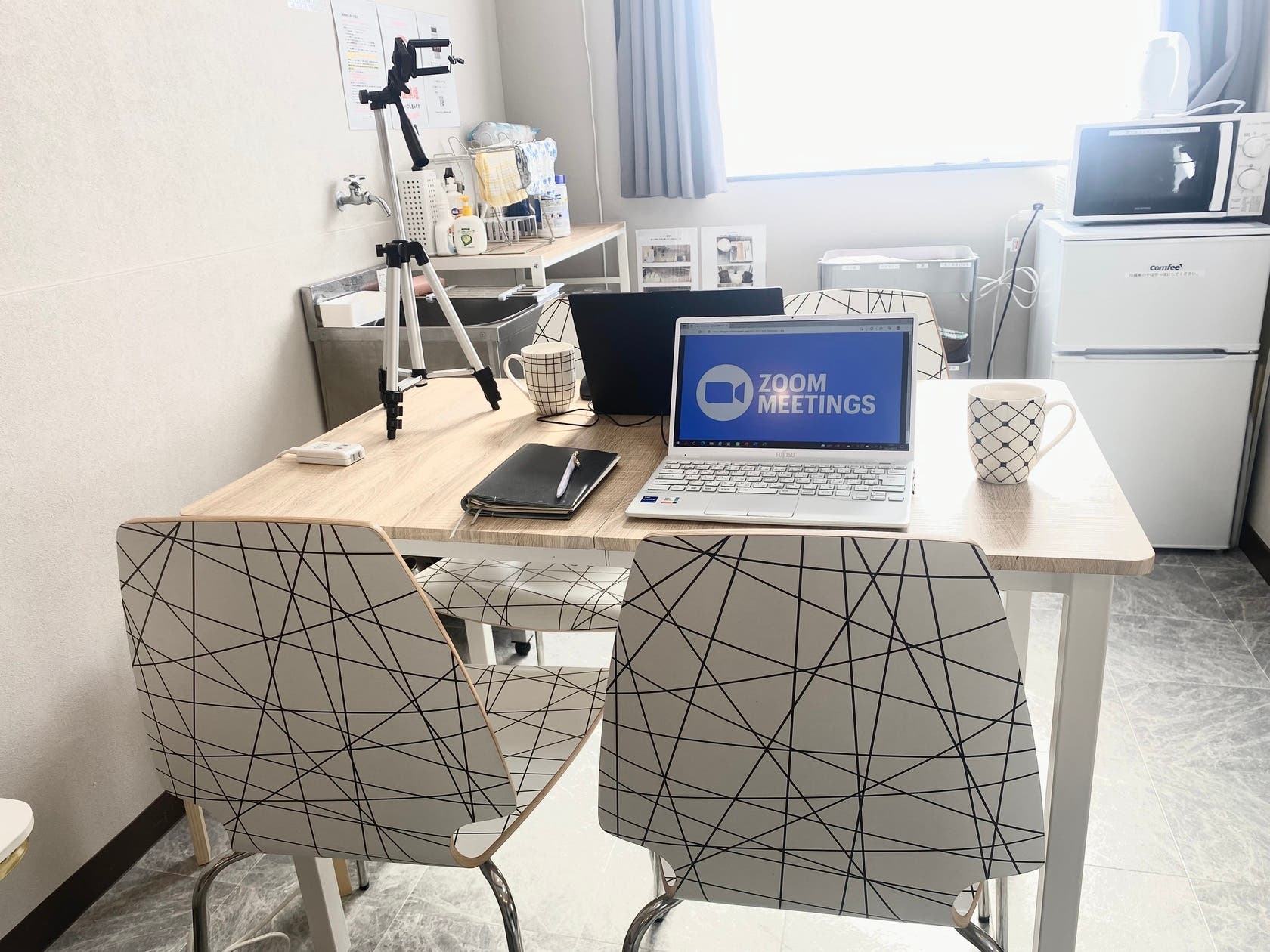 ≪シルビア駅前≫高速WIFI/大型モニター/120インチスクリーン/各種充電器/完全個室の写真2