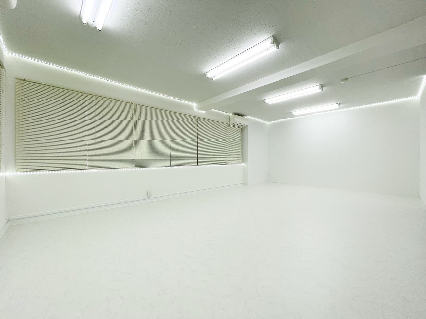 赤坂駅徒歩2分・撮影スタジオ・3.9ｍ×6.9ｍの白バック・スタジオ面積撮58㎡・撮影用備品無料貸出し・令和５年３月オープン！の写真4