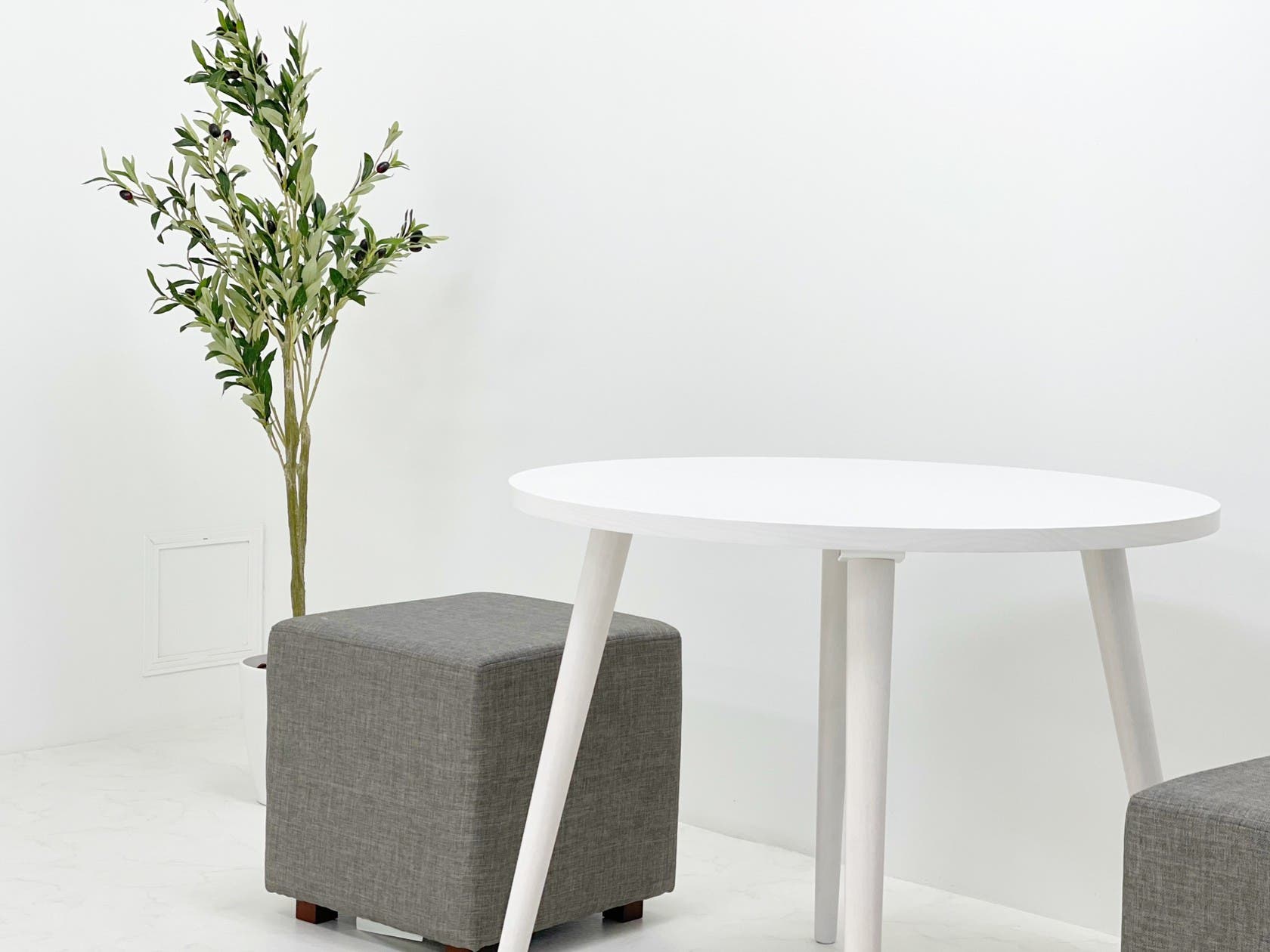 赤坂駅徒歩2分・撮影スタジオ・3.9ｍ×6.9ｍの白バック・スタジオ面積撮58㎡・撮影用備品無料貸出し・令和５年３月オープン！の写真6