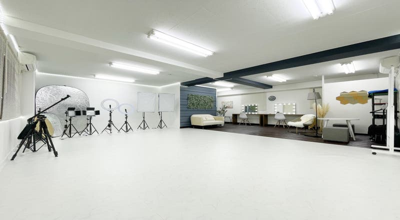 赤坂駅徒歩2分・撮影スタジオ・3.9ｍ×6.9ｍの白バック・スタジオ面積撮58㎡・撮影用備品無料貸出し・令和５年３月オープン！