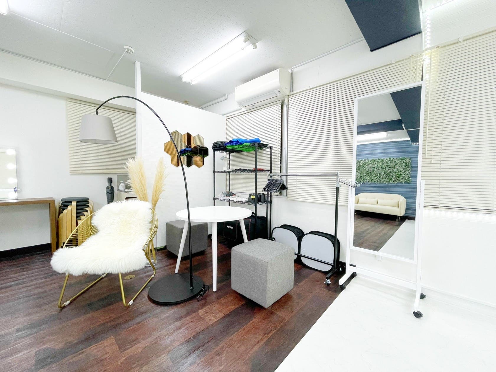 赤坂駅徒歩2分・撮影スタジオ・3.9ｍ×6.9ｍの白バック・スタジオ面積撮58㎡・撮影用備品無料貸出し・令和５年３月オープン！の写真12