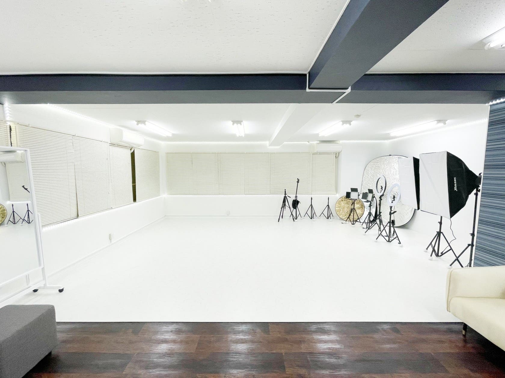 赤坂駅徒歩2分・撮影スタジオ・3.9ｍ×6.9ｍの白バック・スタジオ面積撮58㎡・撮影用備品無料貸出し・令和５年３月オープン！の写真13