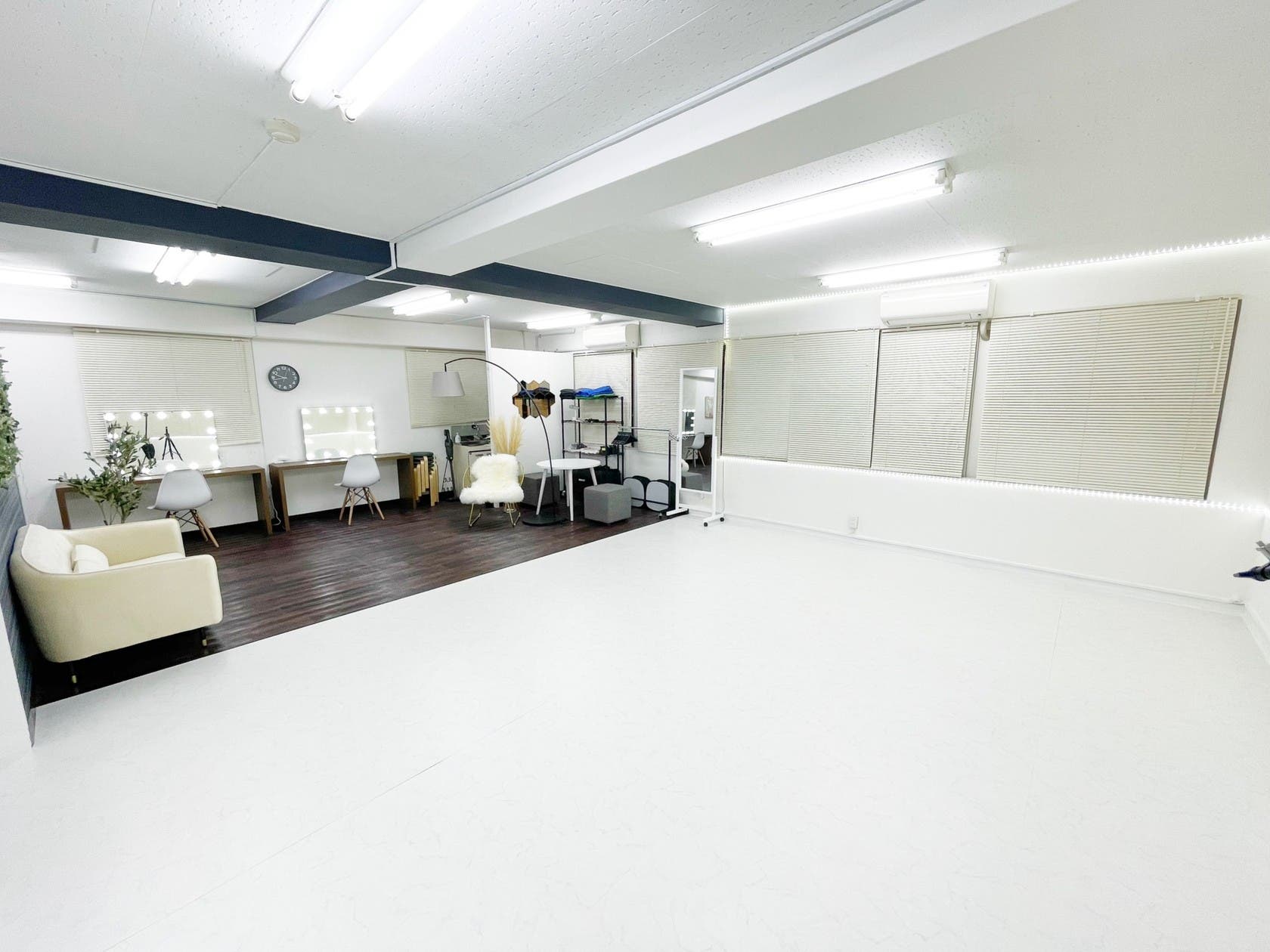 赤坂駅徒歩2分・撮影スタジオ・3.9ｍ×6.9ｍの白バック・スタジオ面積撮58㎡・撮影用備品無料貸出し・令和５年３月オープン！の写真14