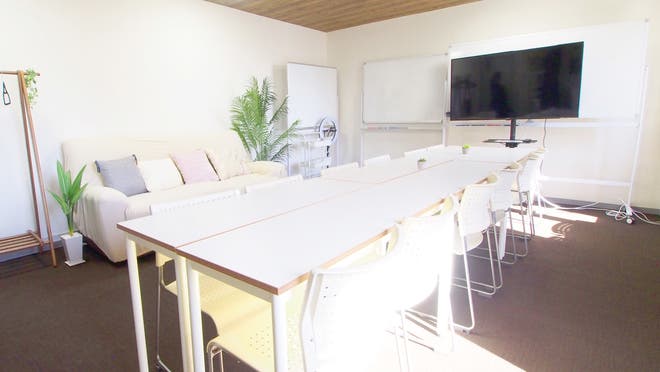 四ツ谷駅🚶♂️2分🍀最大20名可🍀 光WIFI/大モニター/ホワイトボード/施術ベッド備品全無料✨1日プラン有✨会議/ゲームの写真3