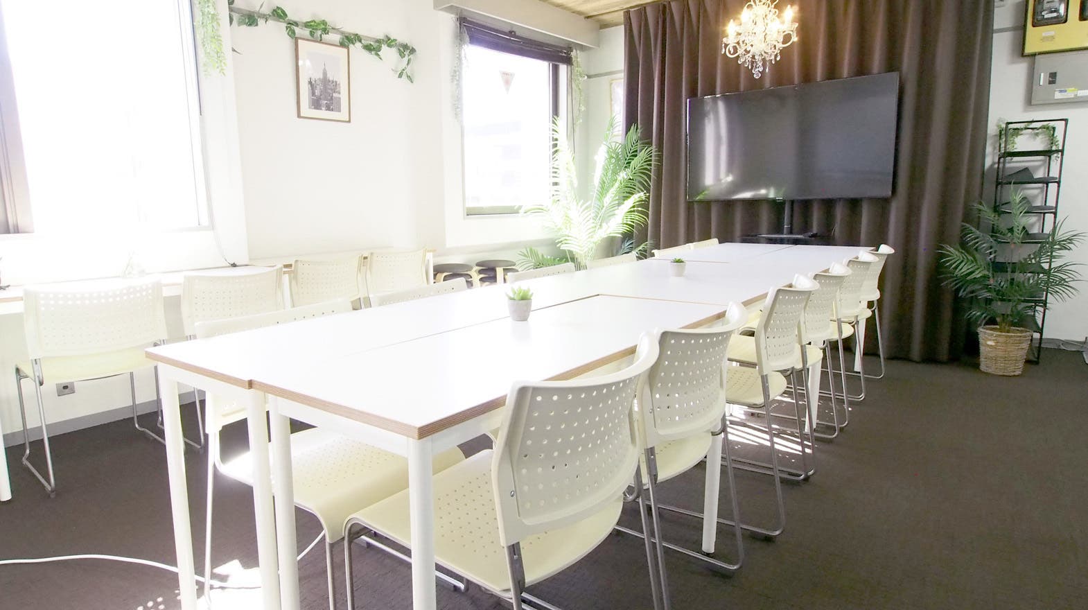 四ツ谷駅🚶‍♂️2分🍀最大20名可🍀 光WIFI/大モニター/ホワイトボード/施術ベッド備品全無料✨1日プラン有✨会議/ゲームの写真4