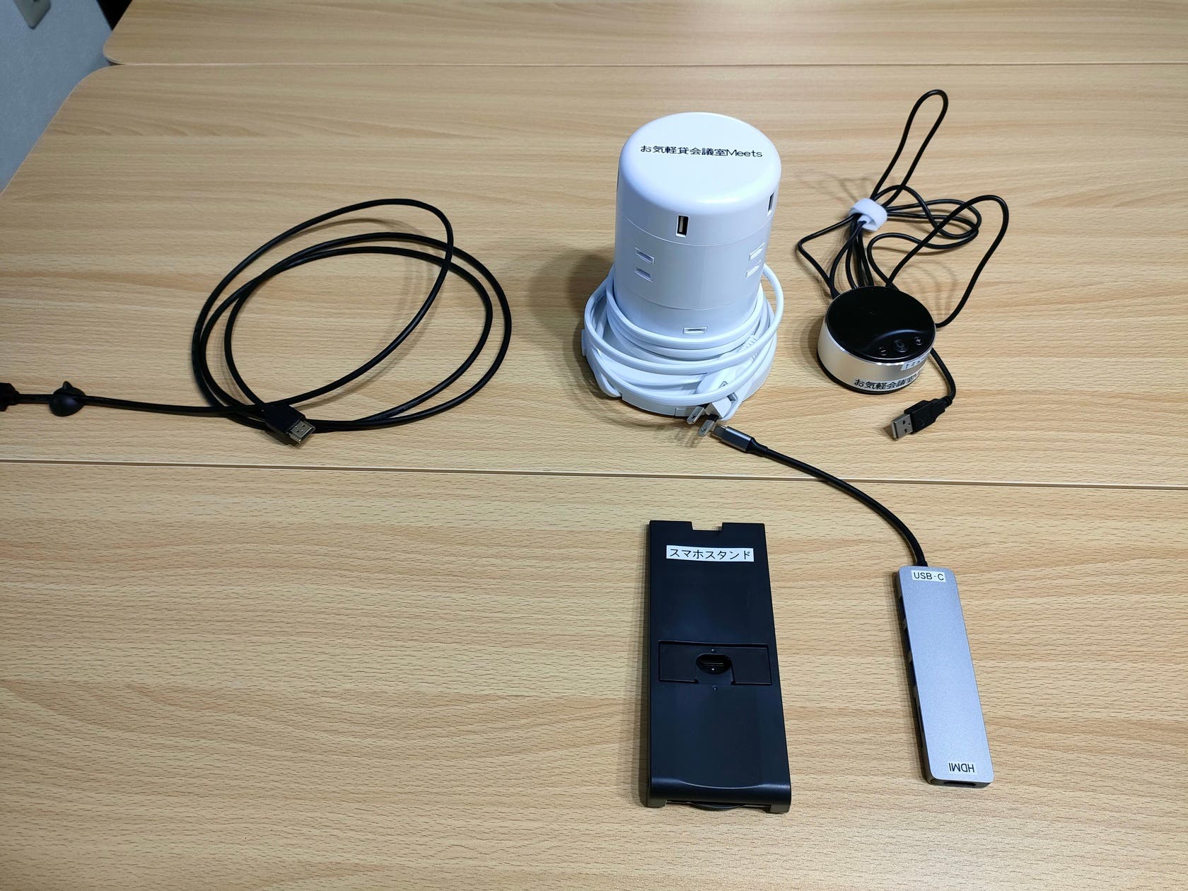 50インチTVのある完全個室貸会議室｜web会議・商談・面接・打合せ・勉強会・個人レッスンなどの写真11