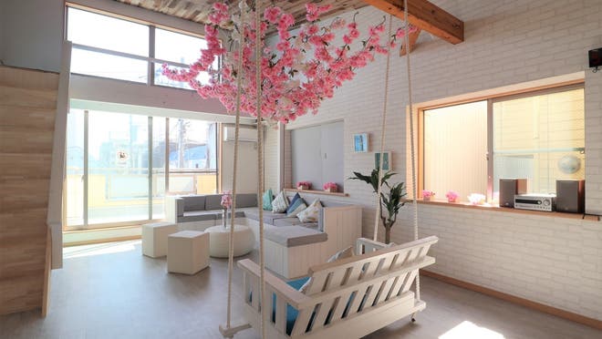 【片瀬江ノ島駅1分/海まで3分】ブランコ✨|自然光◎|メイクルーム|撮影📷・パーティー🎉の写真1