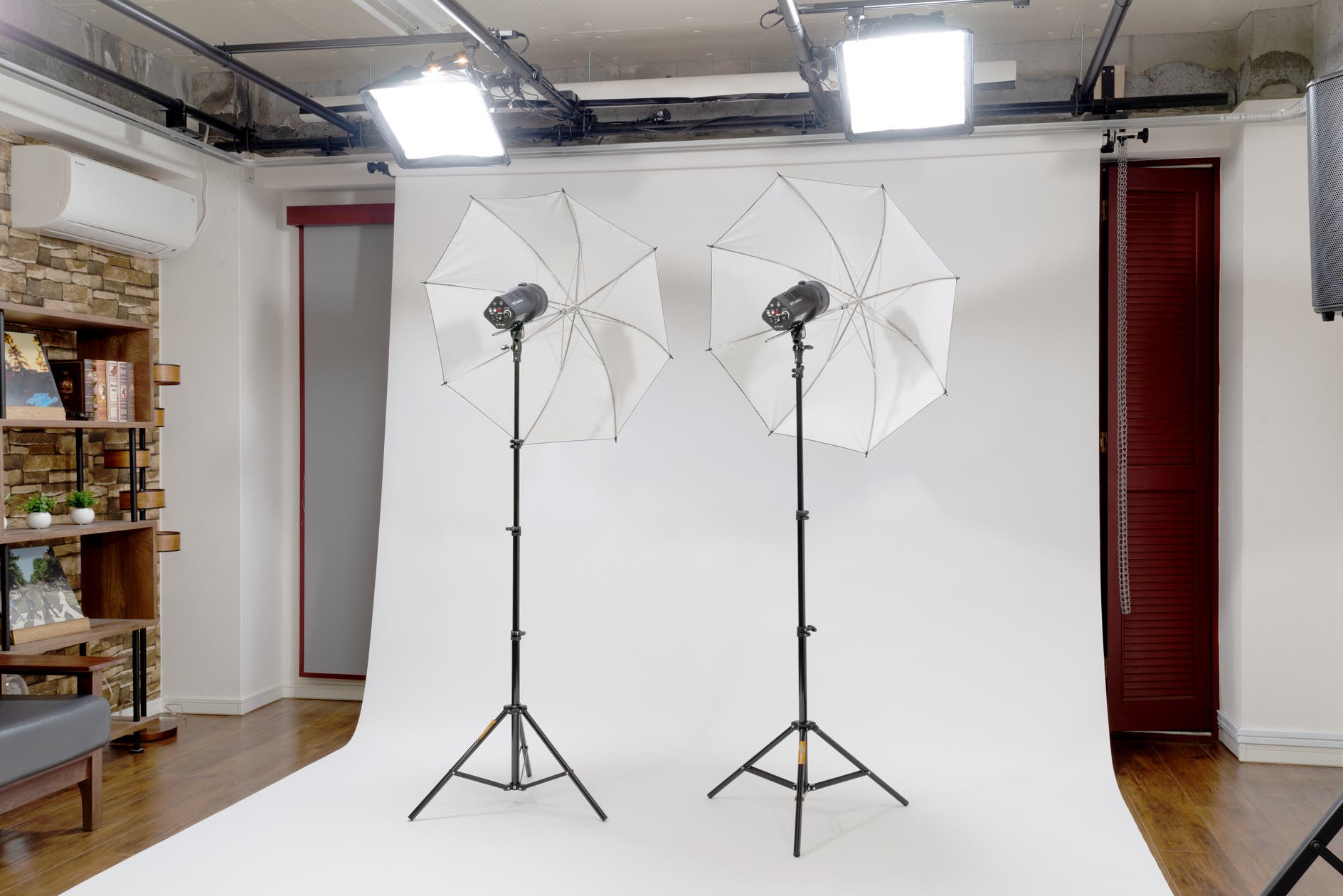 【1h〜京王線/笹塚駅6分】落ち着いた雰囲気、白背景の撮れるスタジオ【機材豊富使用方法説明あり。防音・照明付き・4面クロマキー】の写真4