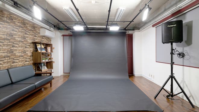 【1h〜京王線/笹塚駅6分】落ち着いた雰囲気、白背景の撮れるスタジオ【機材豊富使用方法説明あり。防音・照明付き・4面クロマキー】の写真3