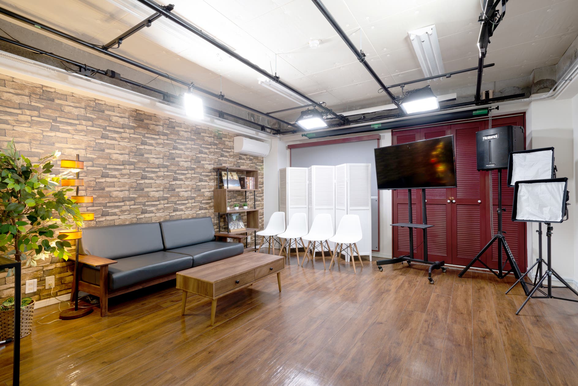 【1h〜京王線/笹塚駅6分】落ち着いた雰囲気、白背景の撮れるスタジオ【機材豊富使用方法説明あり。防音・照明付き・4面クロマキー】の写真6