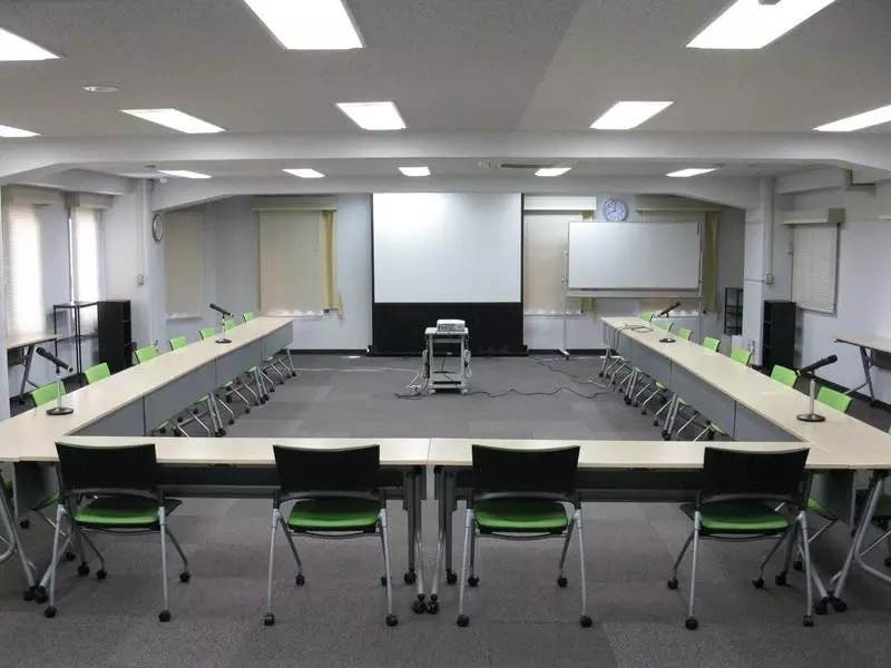 東京会議室　貸会議室オフィス東京　T3会議室/3階【東京駅徒歩5分/スタッフ常駐/高速無料Wi-Fi/スクール108名利用可能】の写真2