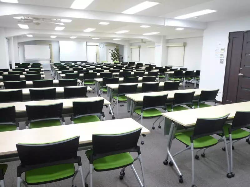 東京会議室　貸会議室オフィス東京　T3会議室/3階【東京駅徒歩5分/スタッフ常駐/高速無料Wi-Fi/スクール108名利用可能】の写真1