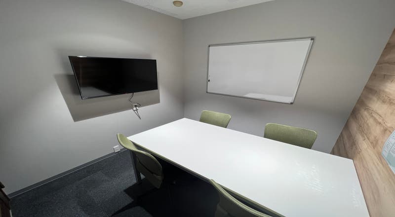 田町駅徒歩2分！モニター付完全個室の会議室！【RoomB（4名会議室）】