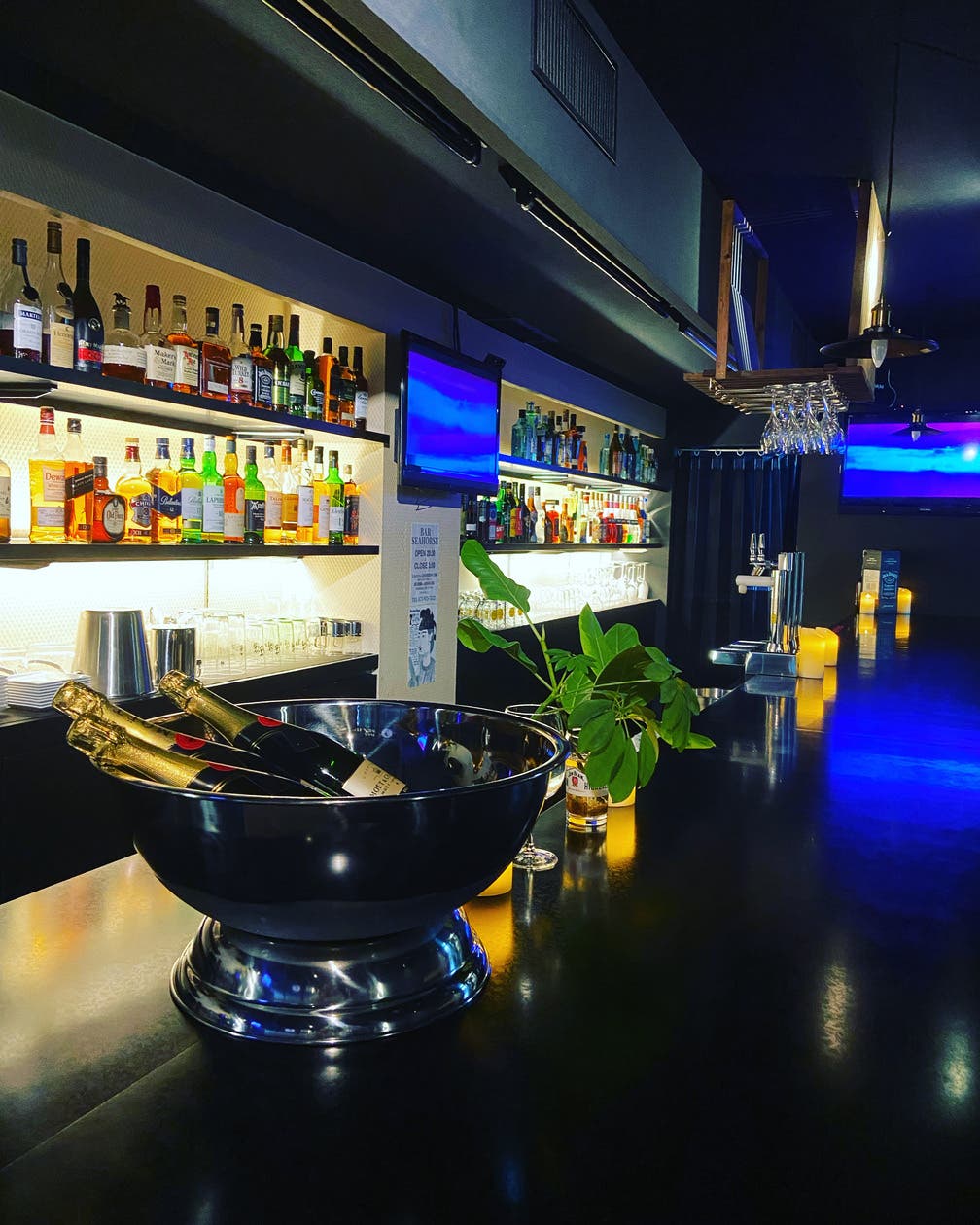 西院駅から徒歩3分のカラオケができる大型バースペースの写真5