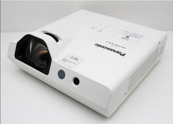 パナソニック 短焦点 プロジェクター PT-TW343RJ  (HDMI入力対応.照度3300lm)]無料レンタル事前お申込みの画像1