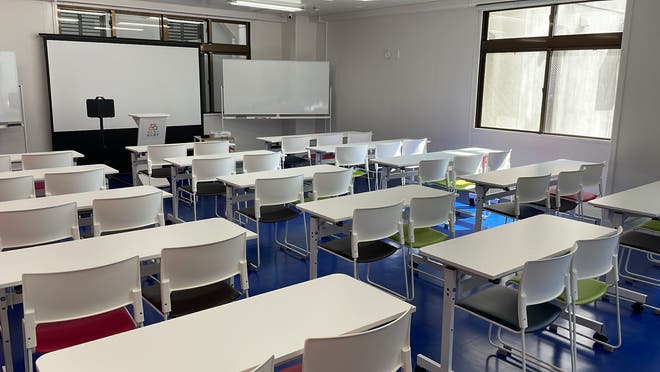 【旭橋駅徒歩3分】定員35+α名!プロジェクター含む備品・高速Wi-Fi無料!泉崎201会議室の写真2